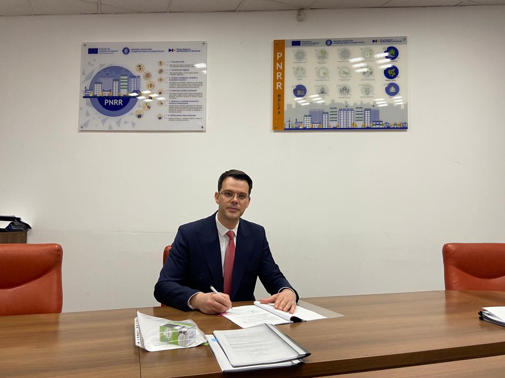 Au fost semnate contractele de finanțare prin care zece blocuri din ...